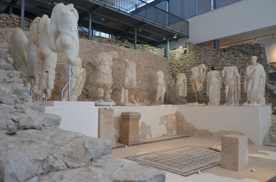Augusteum of Narona – following hadrian photography