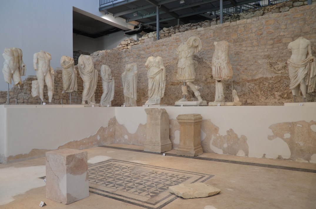 Augusteum of Narona – following hadrian photography