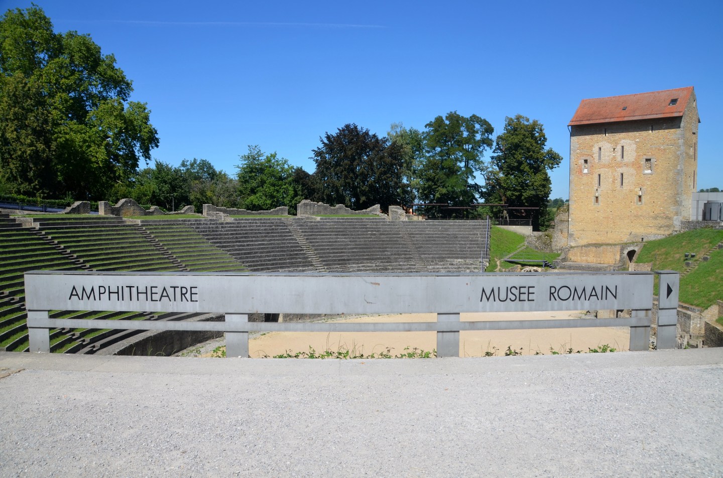 Aventicum (Avenches) – following hadrian photography